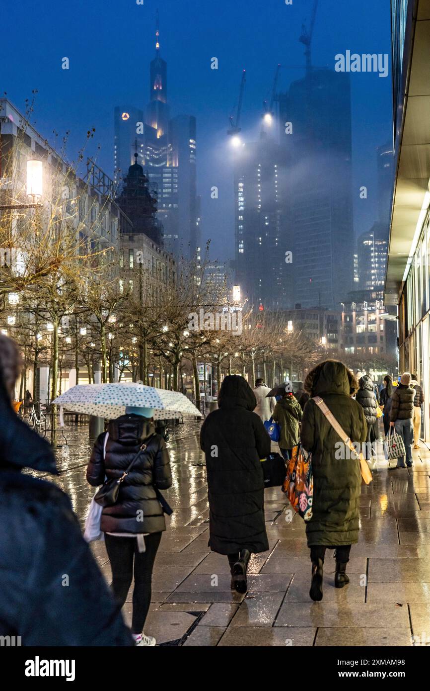 Rainy weather, freezing rain, pedestrian zone Zeil, shopping street ...