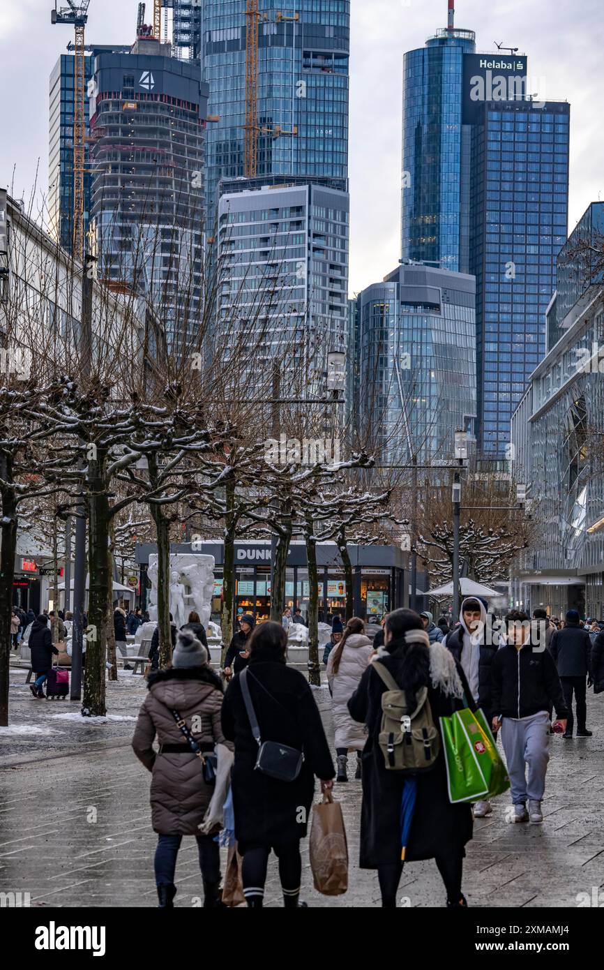 Zeil shopping street, pedestrian zone, winter weather, city centre ...