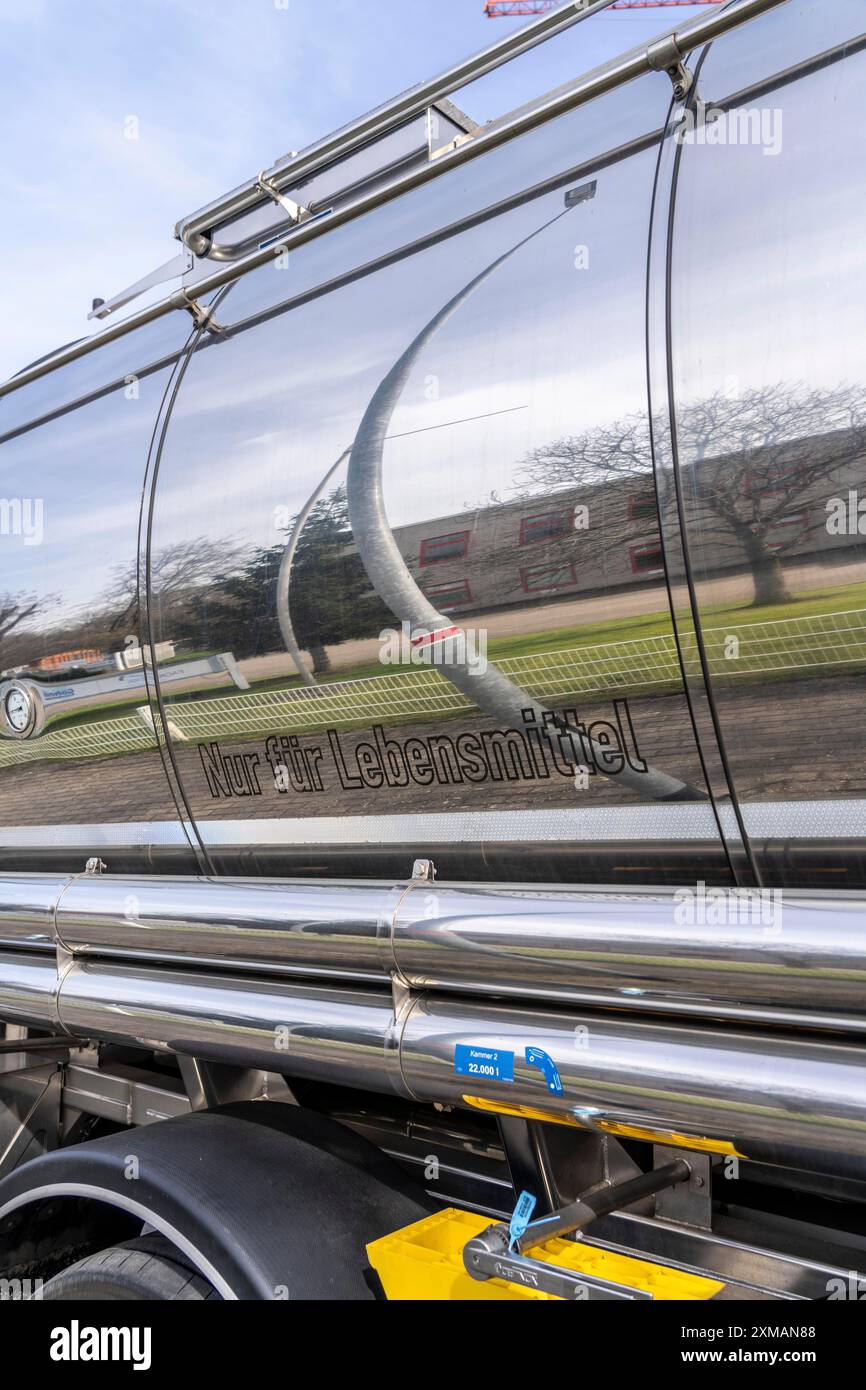 Large tanker for liquid foodstuffs Stainless steel tanks, V2A steel ...