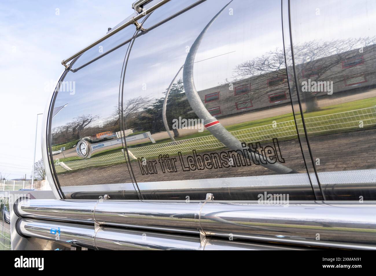 Large tanker for liquid foodstuffs Stainless steel tanks, V2A steel ...