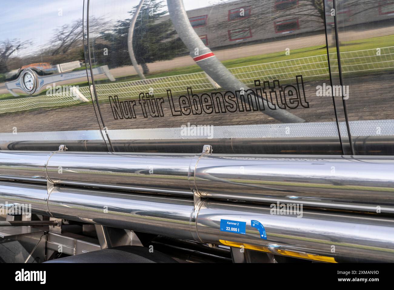 Large tanker for liquid foodstuffs Stainless steel tanks, V2A steel ...