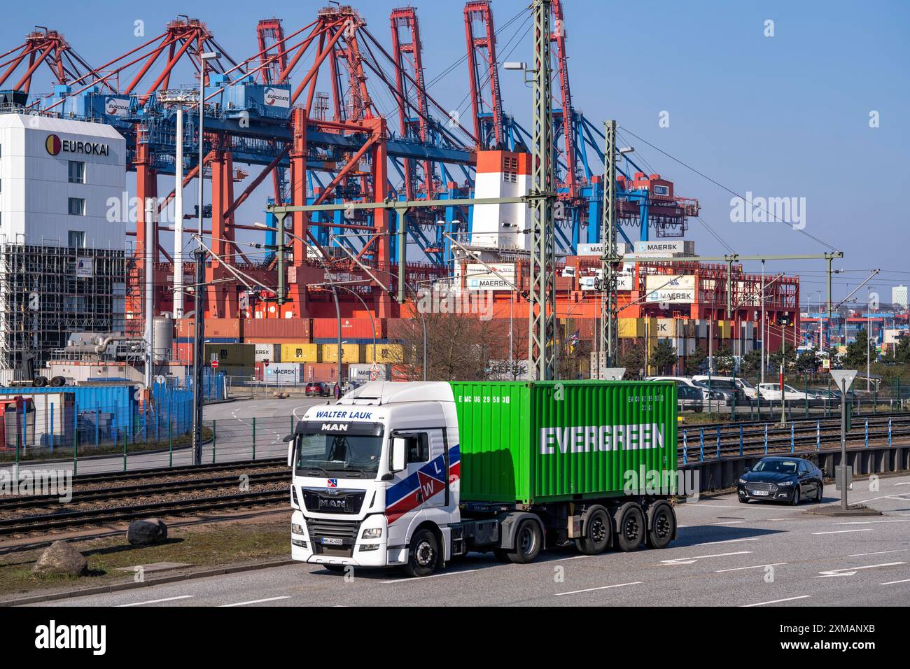 Port of Hamburg, Waltershofer Hafen, container ships, container lorries ...