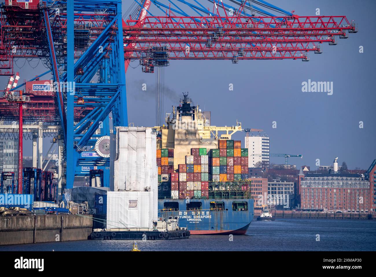 HHLA Container-Terminal Tollerort, container ship Hyundai Singapore ...
