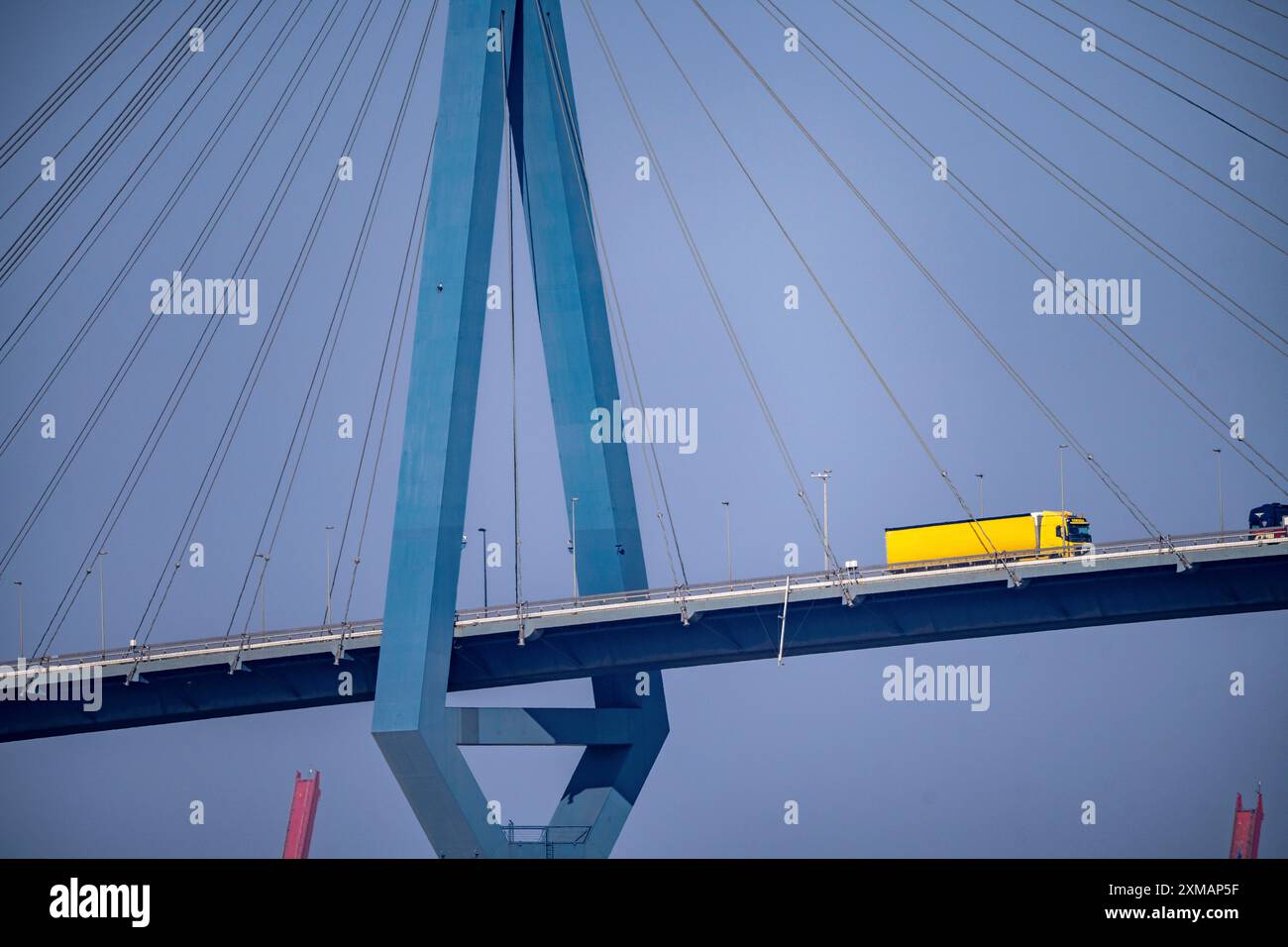 The Koehlbrand Bridge in the port of Hamburg, spans the 325 m wide ...