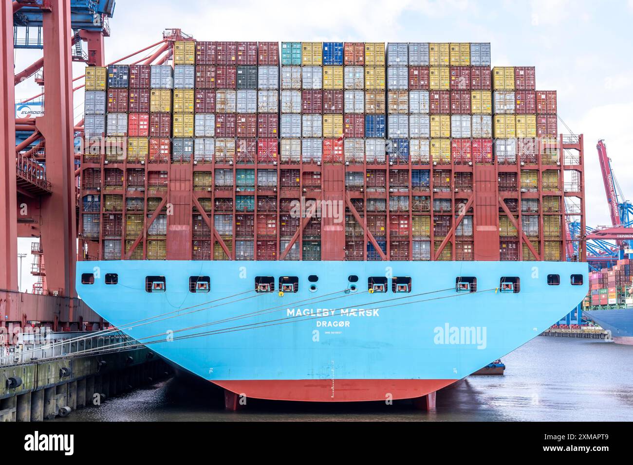Magleby Maersk container freighter at EUROGATE Container Terminal ...