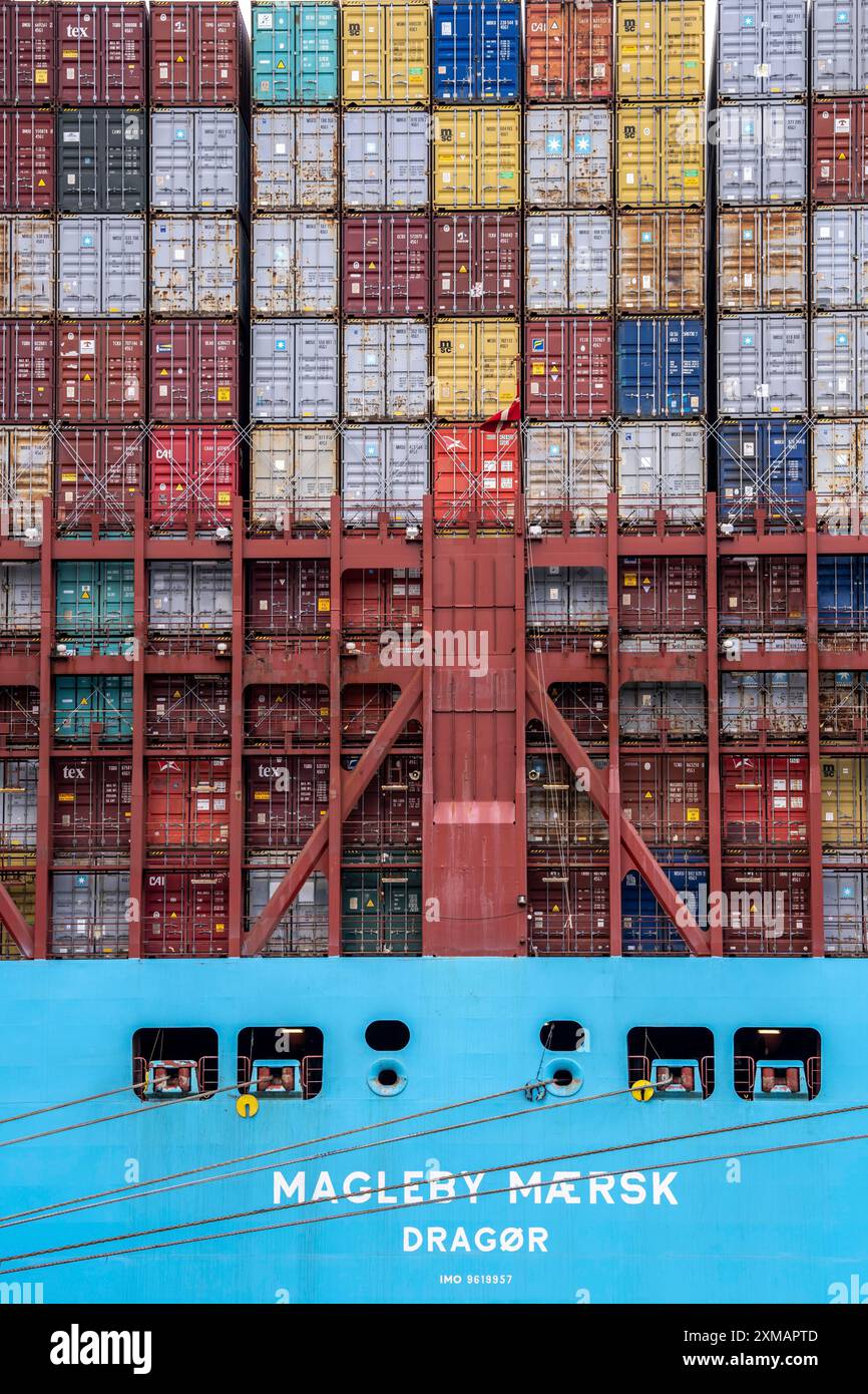 Magleby Maersk container freighter at EUROGATE Container Terminal ...