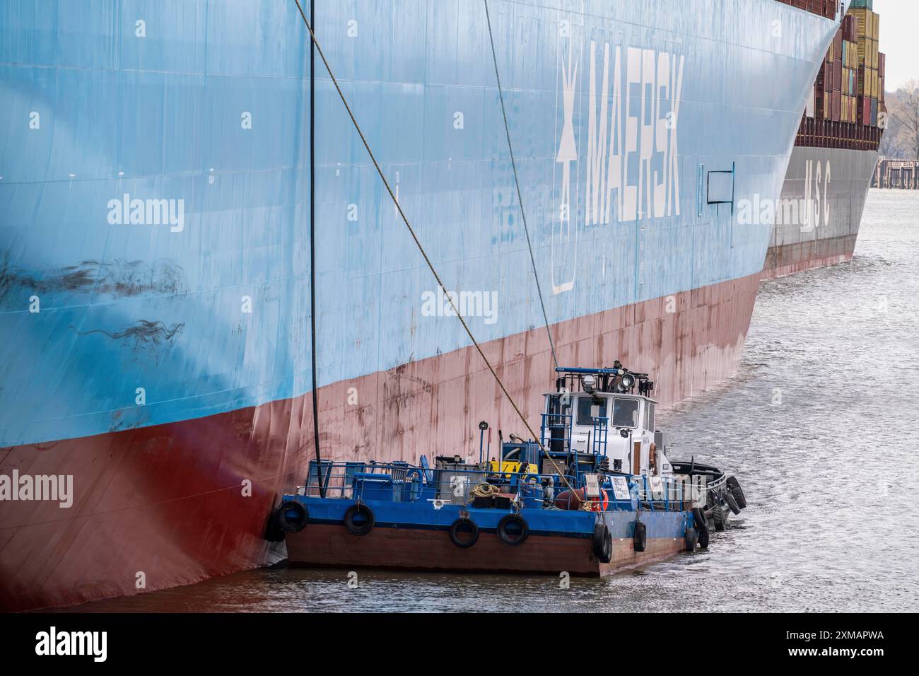 Magleby Maersk container freighter at EUROGATE Container Terminal ...