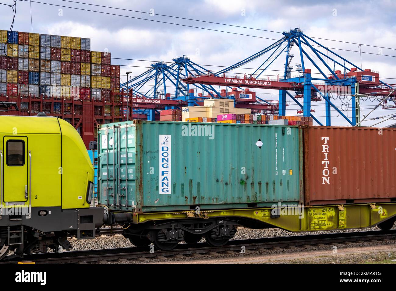 Port of Hamburg, Waltershofer Hafen, container ships, goods train ...