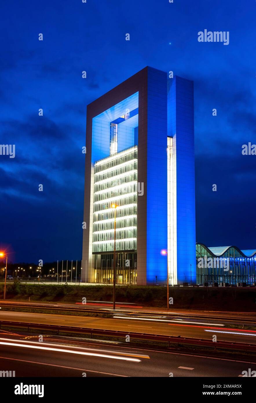 Innovatoren in blue hi-res stock photography and images - Alamy