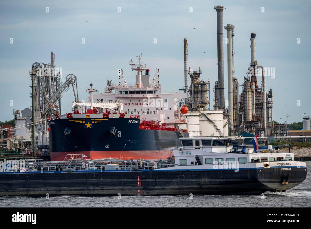 Petroleumhaven, Shell Terminal Europoort, crude oil tank farm, large ... Petroleumhaven, Shell Terminal Europoort, crude oil tank farm, large ...