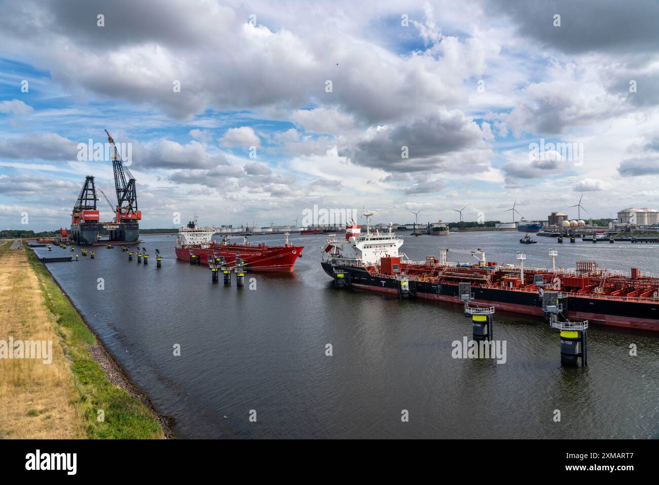 Petroleumhaven, Vopak Terminal Europoort, crude oil tank farm, over 99 ...