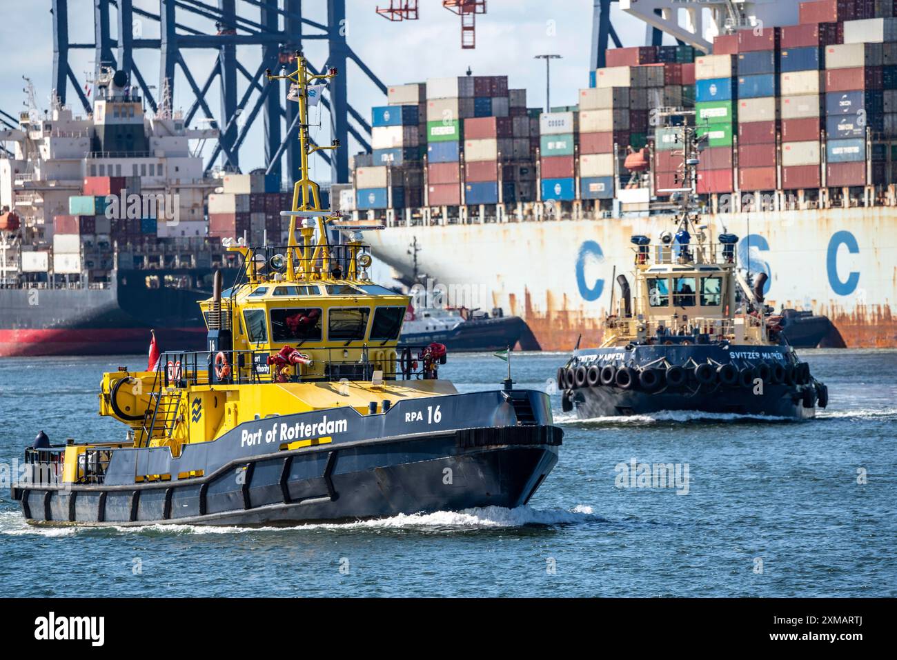 Europoort, Port of Rotterdam, harbour tug, bowser, in front of the ...