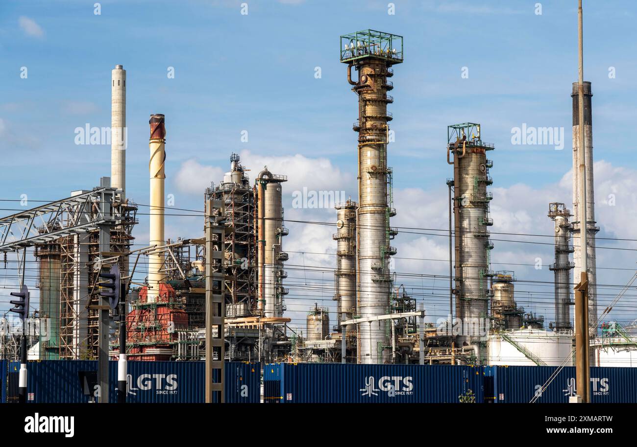 Esso refinery, Botlek, production, logistics and tank facilities ...