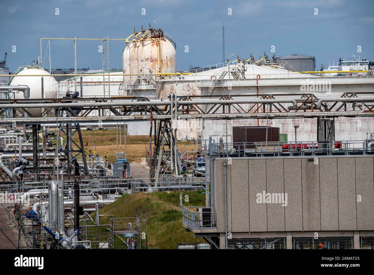 Shell Pernis refinery, largest refinery in Europe, production ...