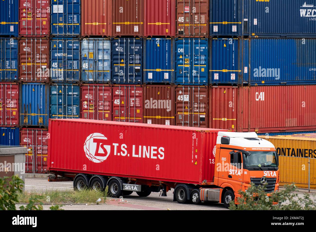 Europoort, Port of Rotterdam, Eemhaven, short sea hub, container ...