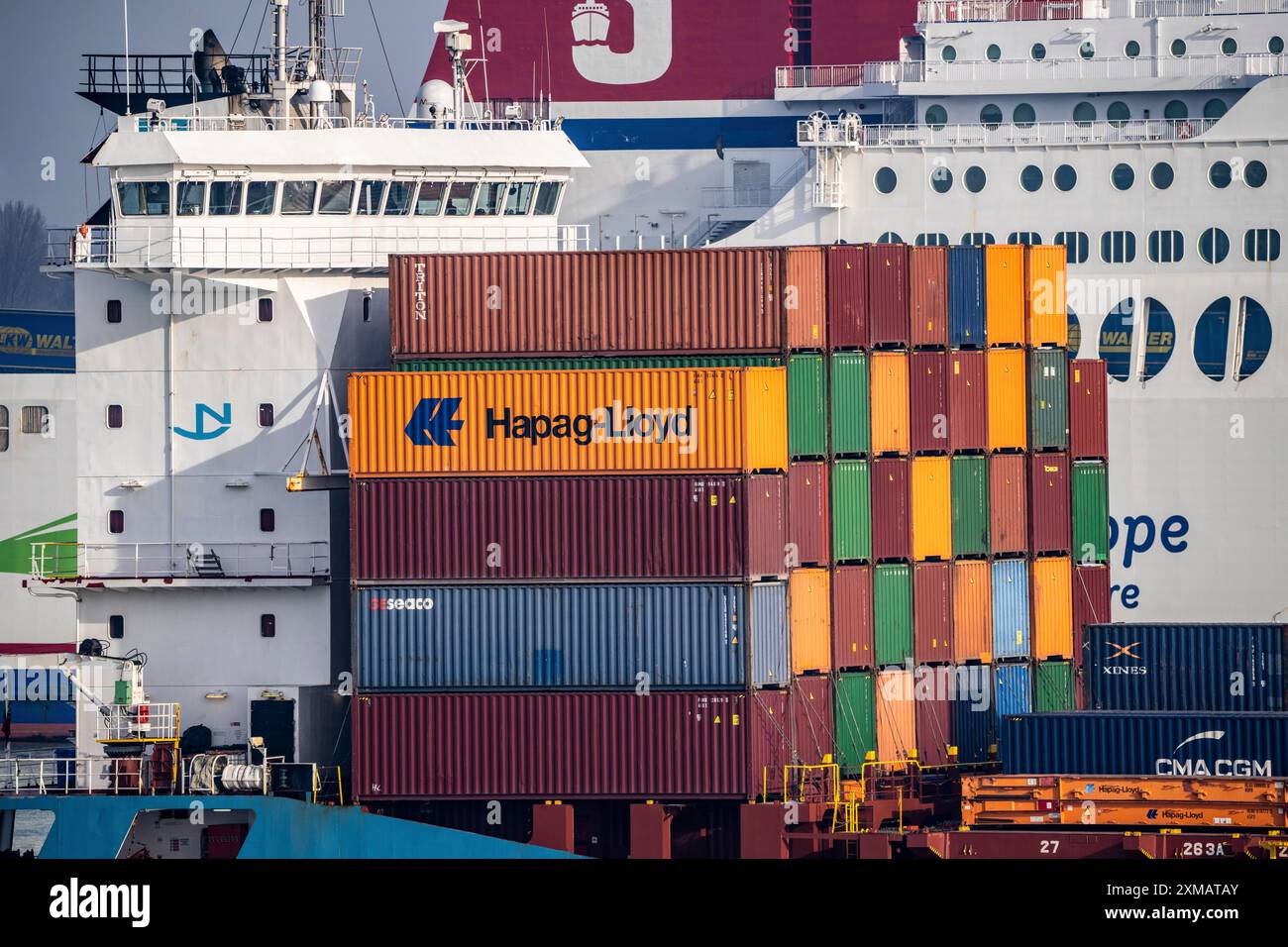 Container freighter Nordic Hamburg, BG Freight Line, on the Nieuwe ...