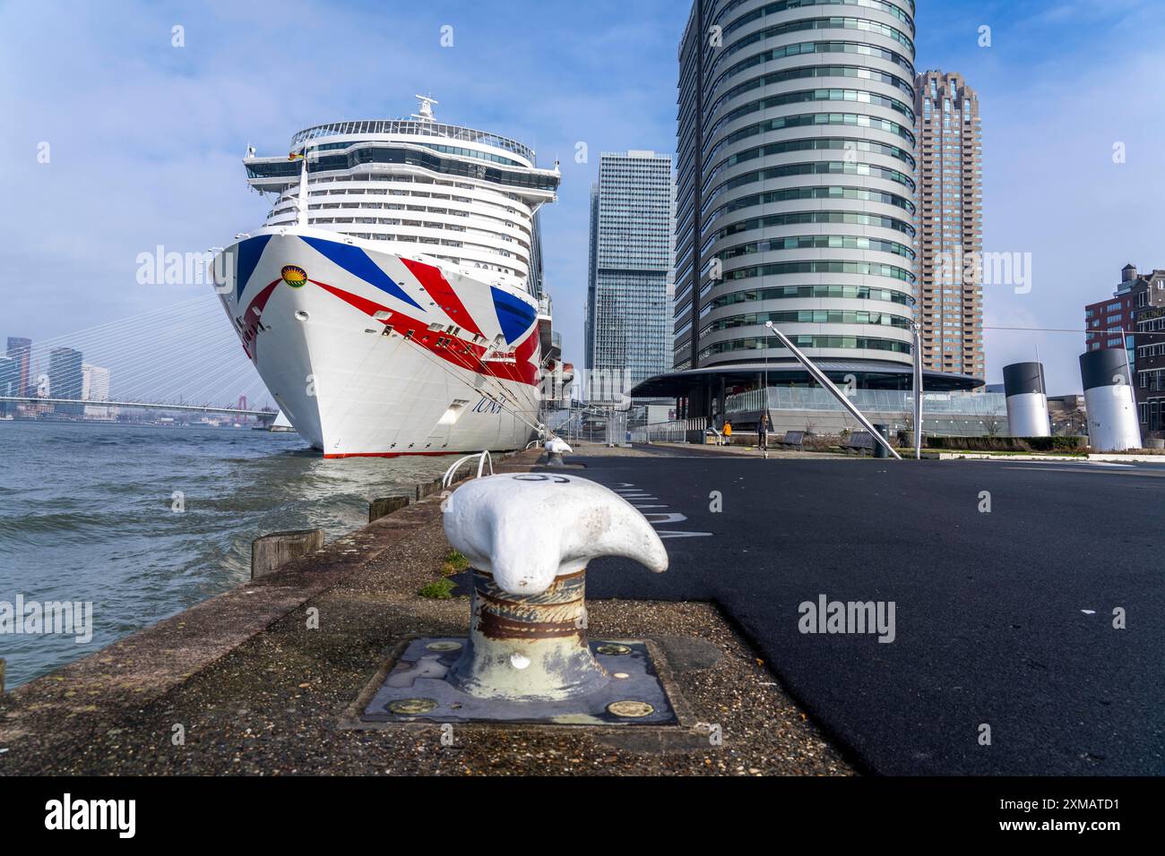 Cruise ship Iona of the British shipping company P&O Cruises, moored at ...