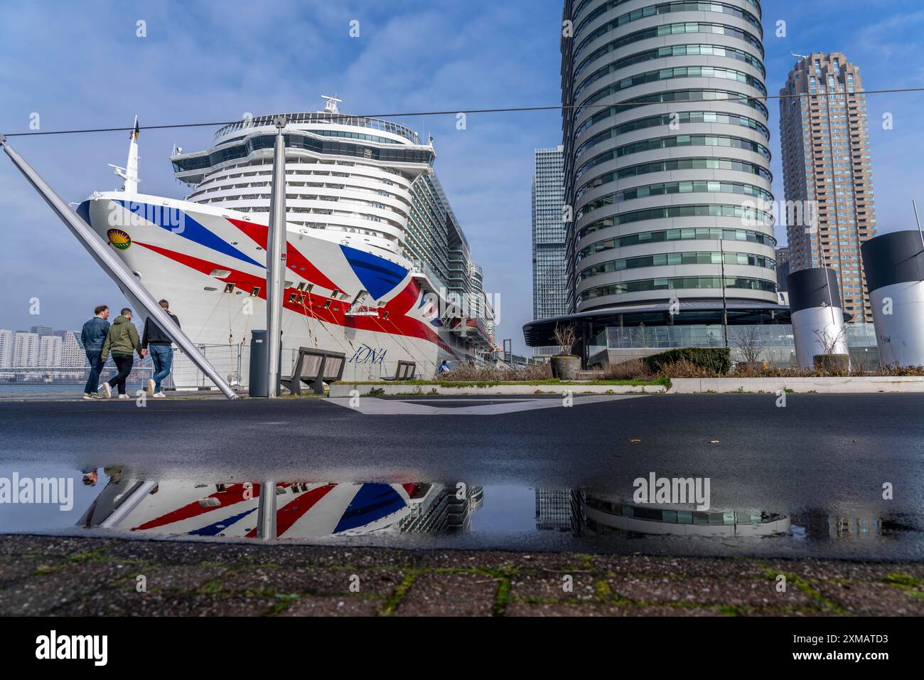 Cruise ship Iona of the British shipping company P&O Cruises, moored at ...