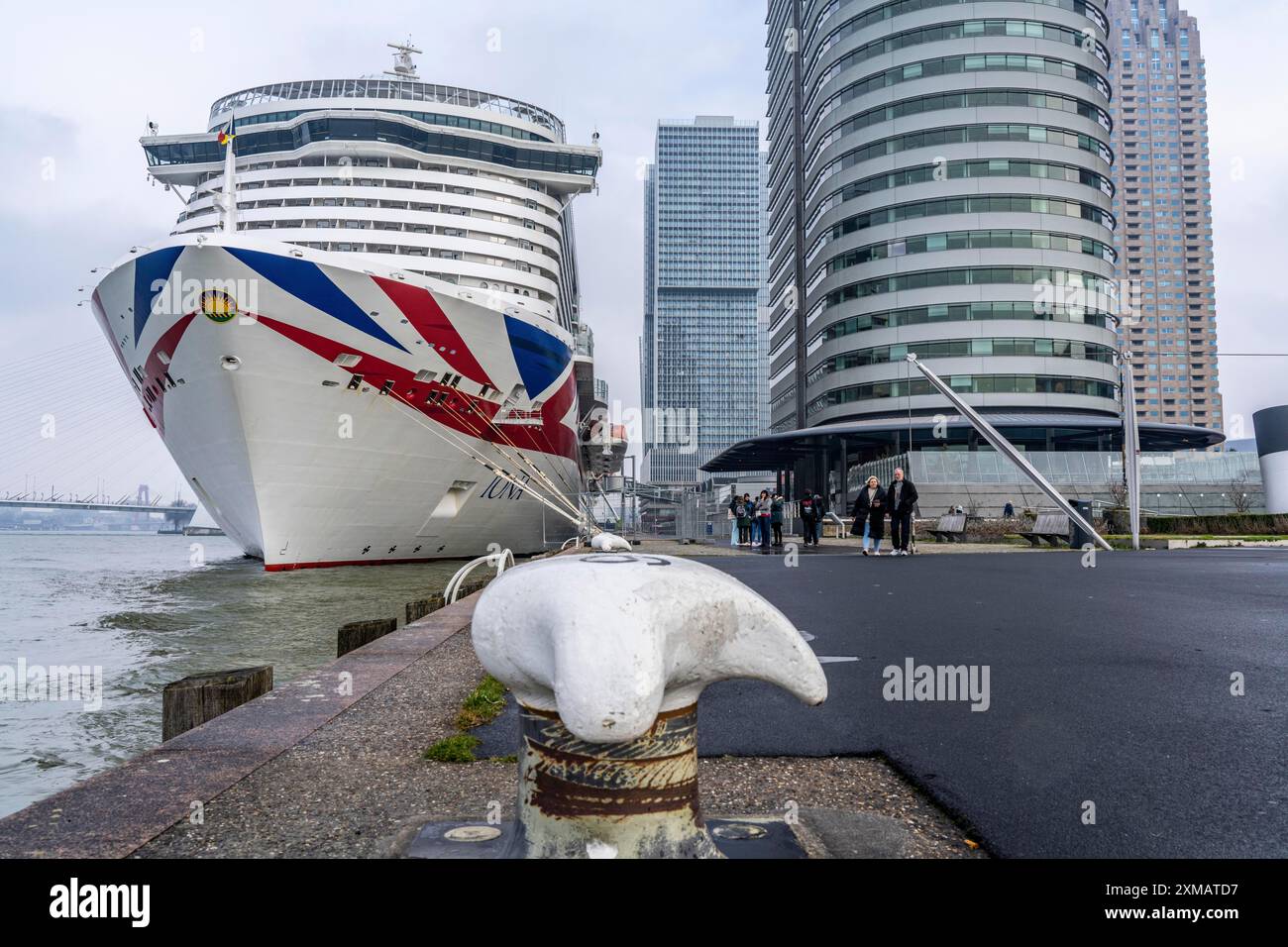 Cruise ship Iona of the British shipping company P&O Cruises, moored at ...