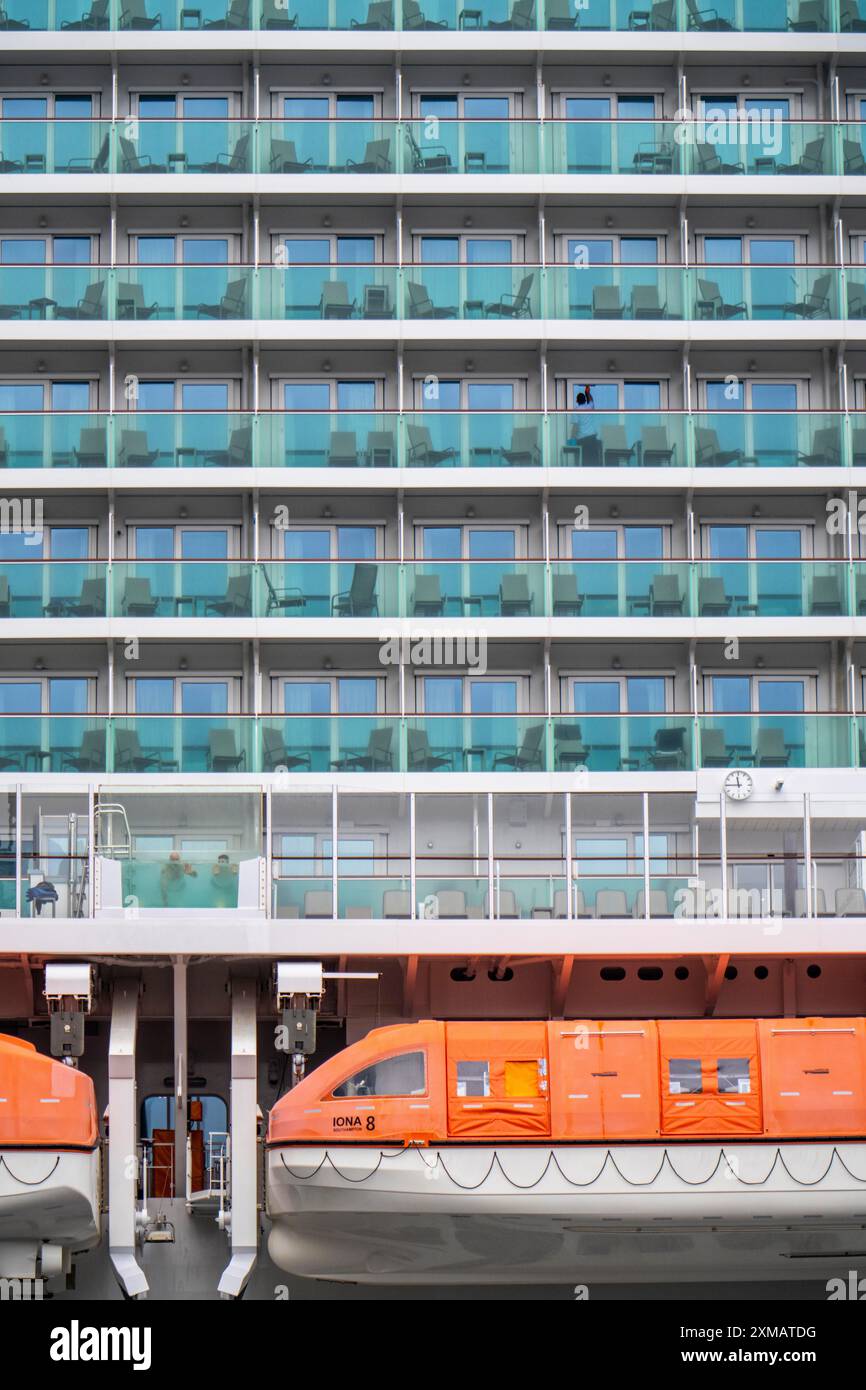 Iona cruise ship hi-res stock photography and images - Alamy