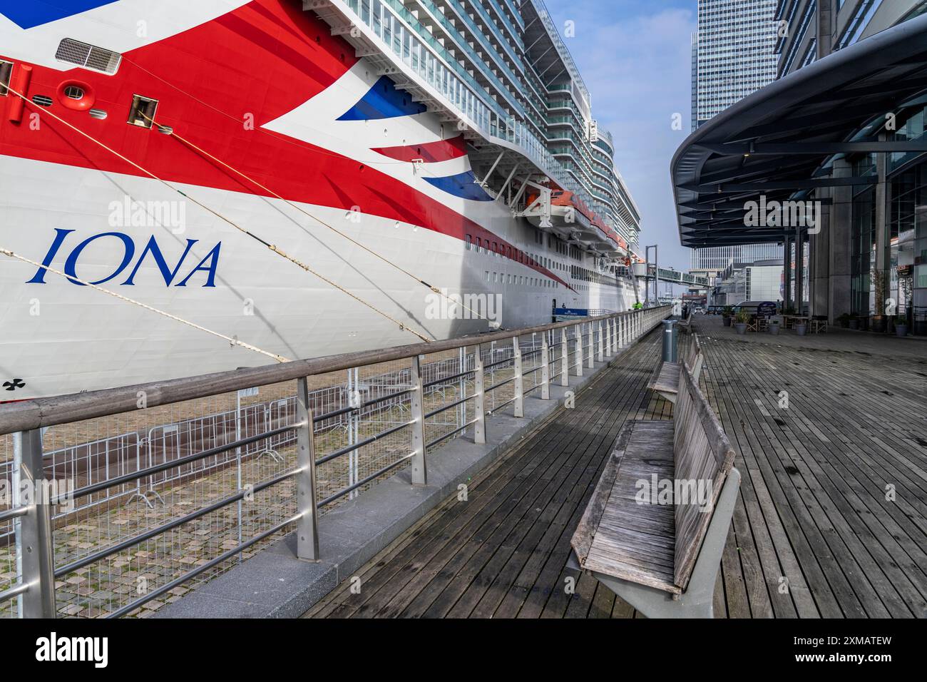 Cruise ship Iona of the British shipping company P&O Cruises, the ...
