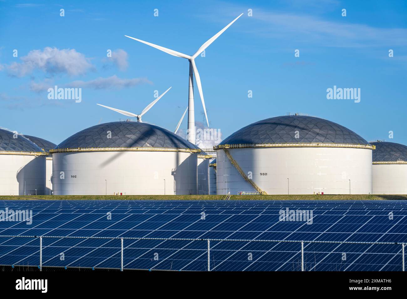 Vopak Solarpark Eemshaven, 19 hectares of solar modules with a capacity ...