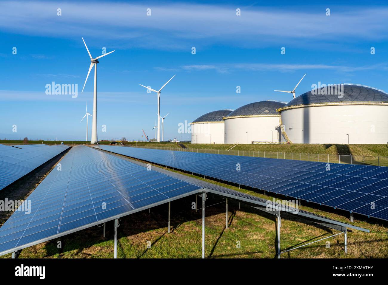 Vopak Solarpark Eemshaven, 19 hectares of solar modules with a capacity ...