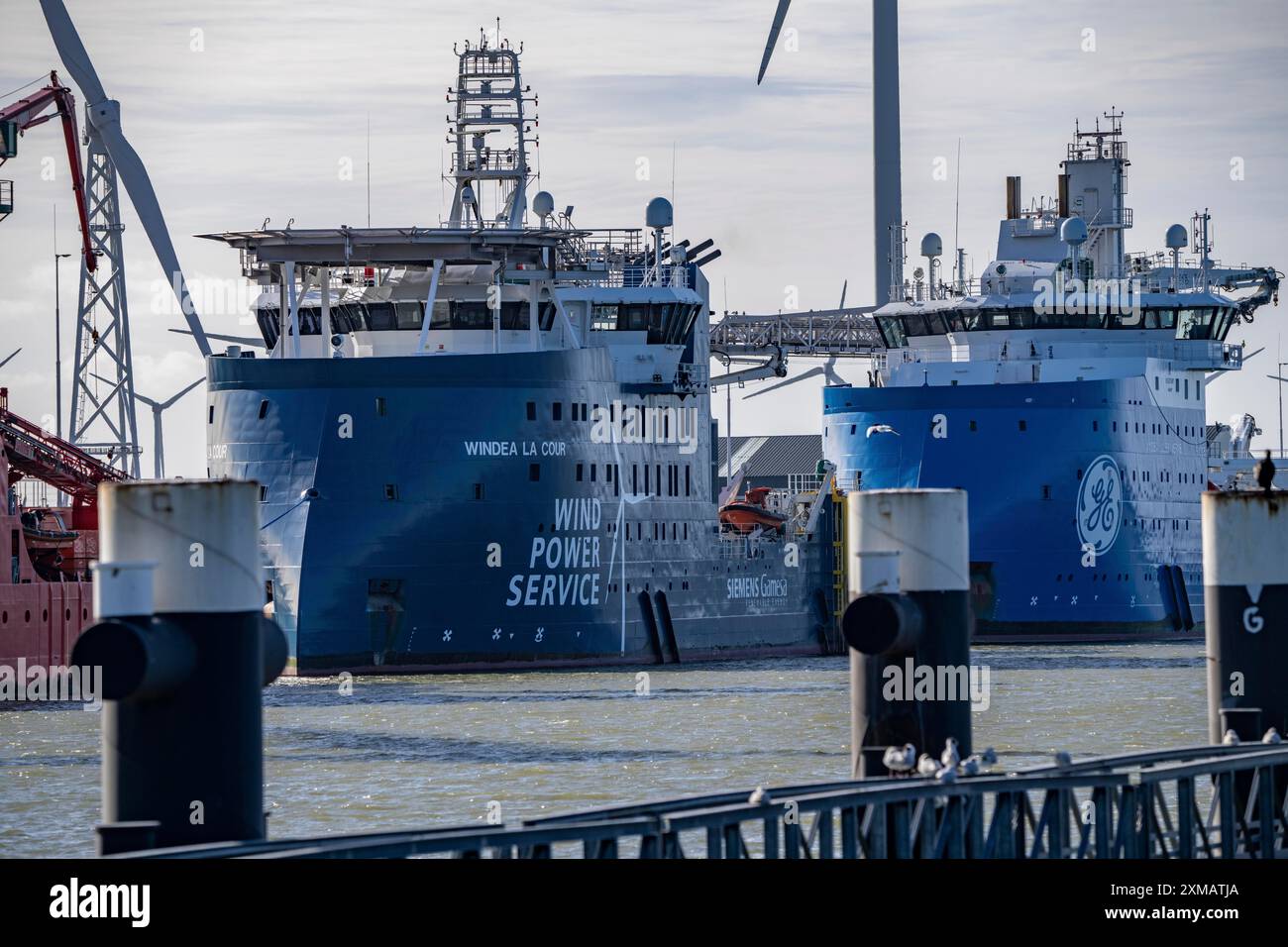 Offshore working vessels, Buss Terminal Eemshaven, logistics hub for ...