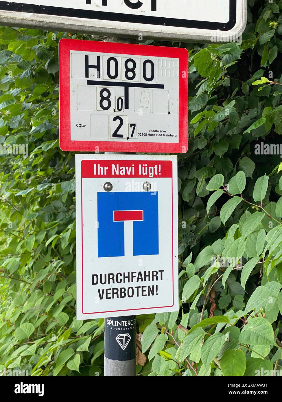 Your sat nav is lying, sign at a dead end, residential alleyway, that a ...