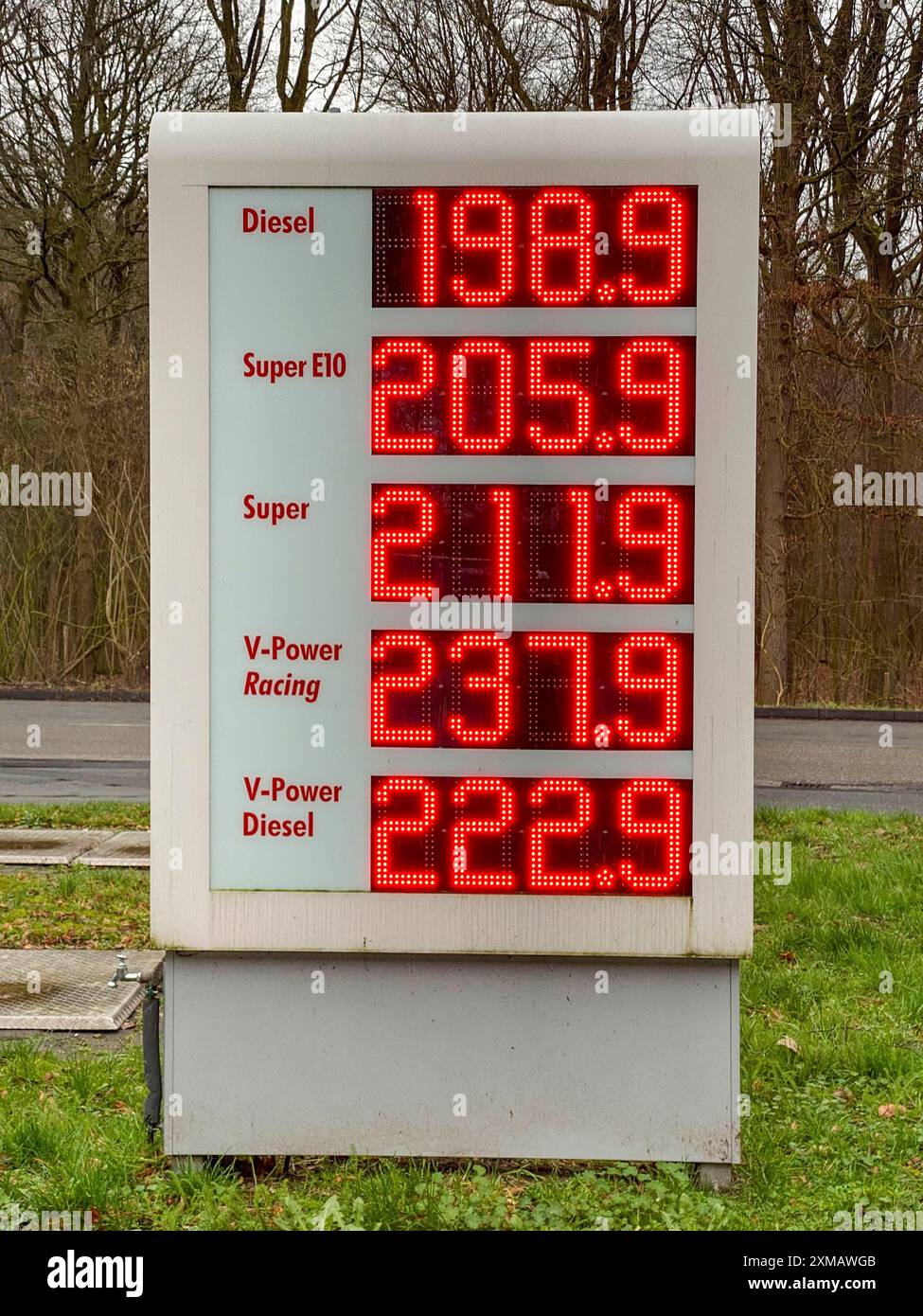 Fuel prices, petrol station, motorway petrol station on the A43 towards ... Fuel prices, petrol station, motorway petrol station on the A43 towards ...