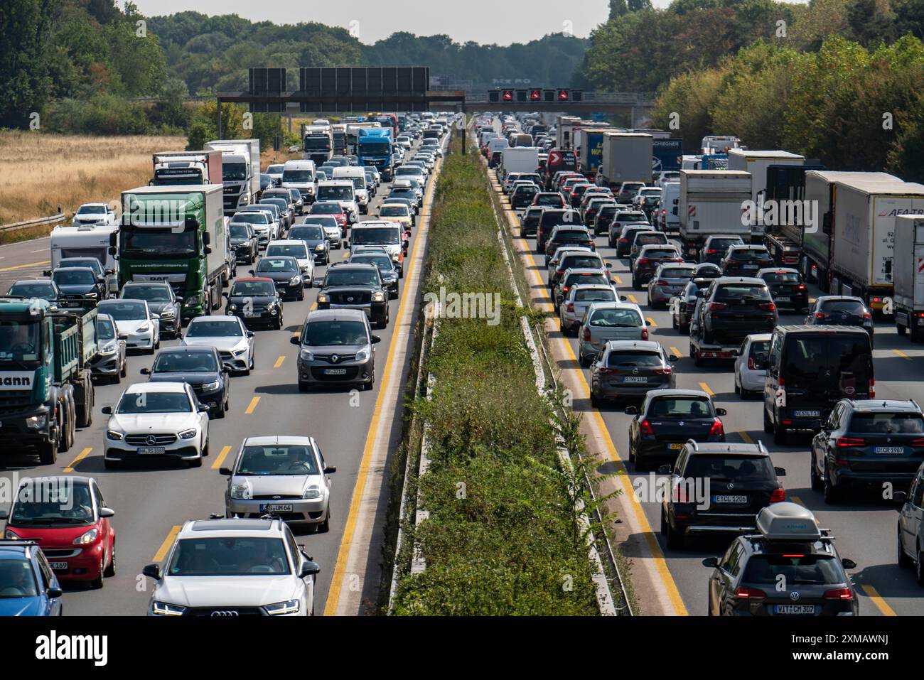 Traffic jam on the A3 motorway, over 8 lanes, in both directions ...