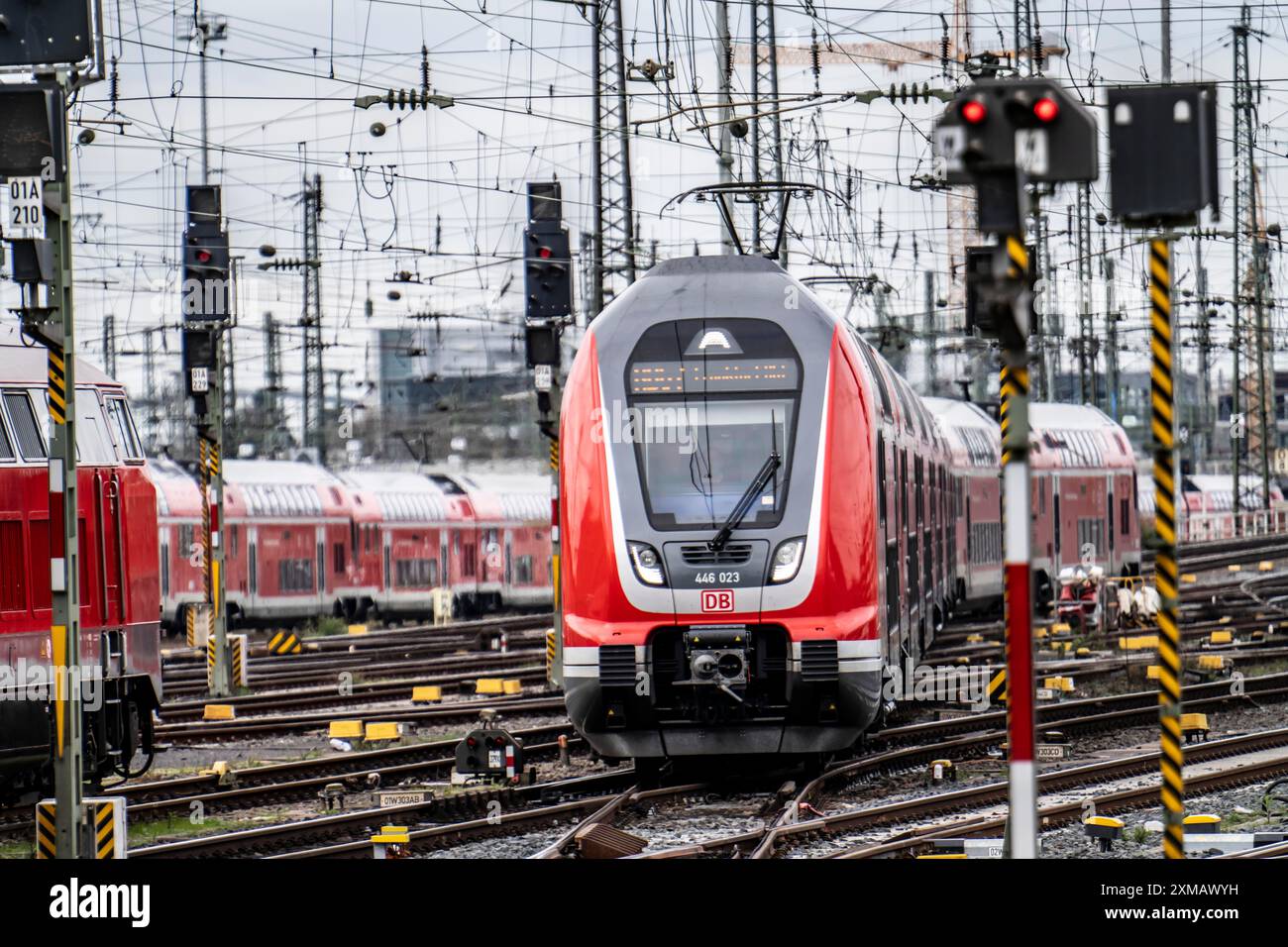 Regional express train entering Frankfurt am Main main station, track ...
