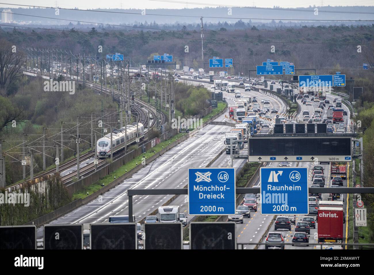 Motorway A3 near Floersheim, in front of the Moenchhof motorway ...