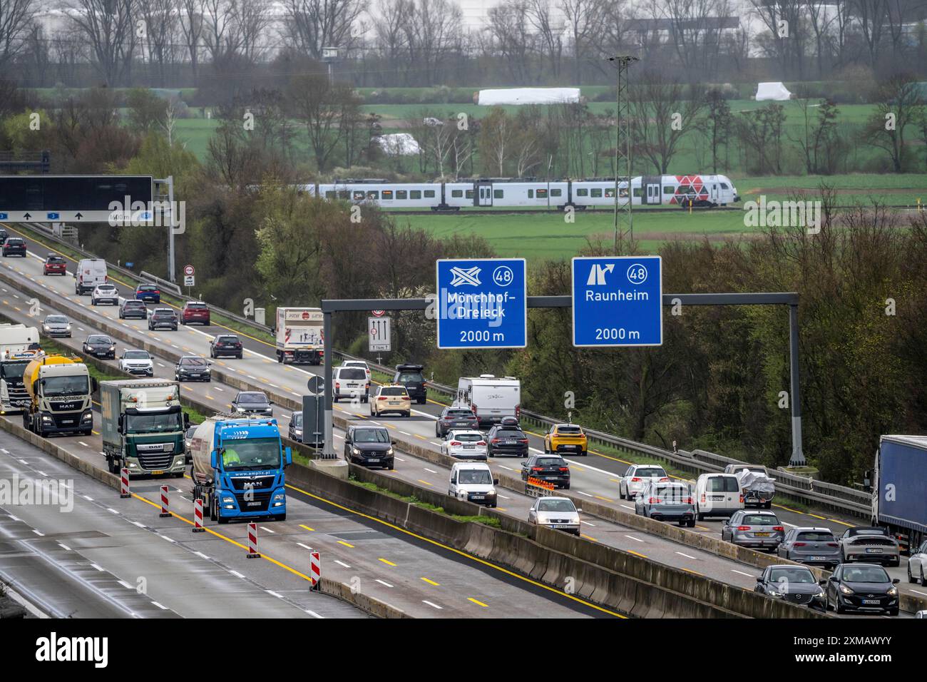 A3 motorway near Floersheim, in front of the Moenchhof motorway ...