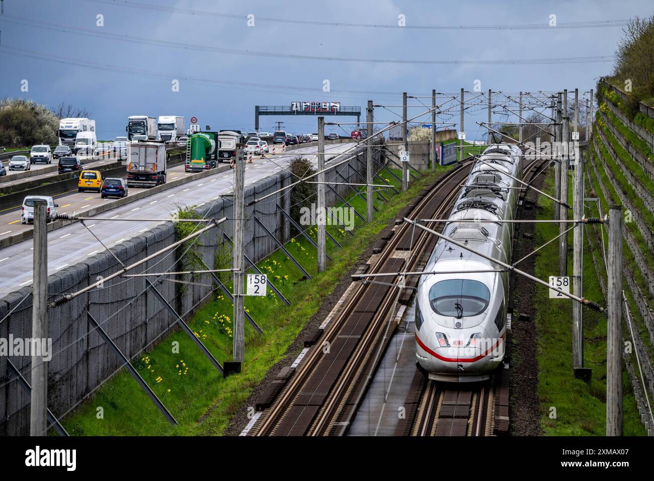 Motorway A3 near Floersheim, in front of the Moenchhof motorway ...