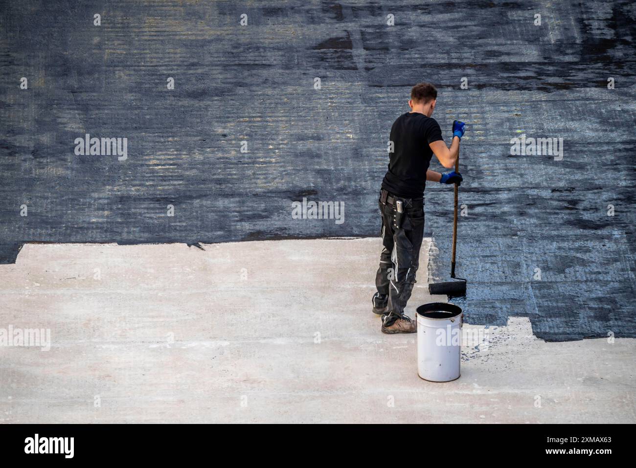 Construction site, application of a bitumen coating to a concrete ...