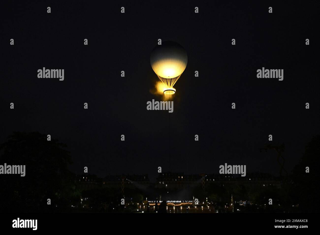 Paris, France. 26th July, 2024. The cauldron, with the Olympic flame ...