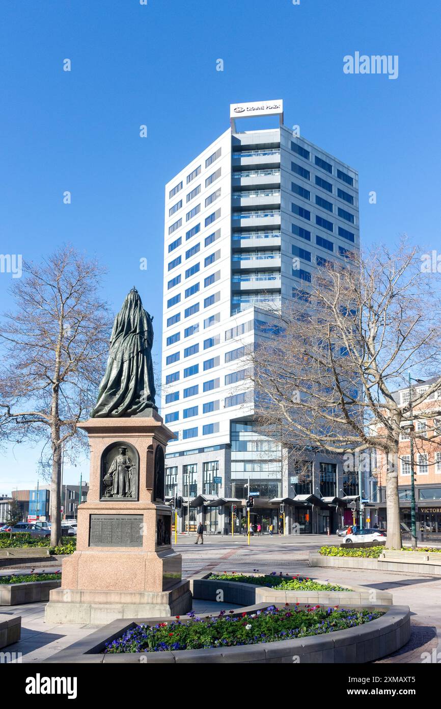 Victoria square queen victoria statue high rise hotels crowne pl hi-res stock photography and ...