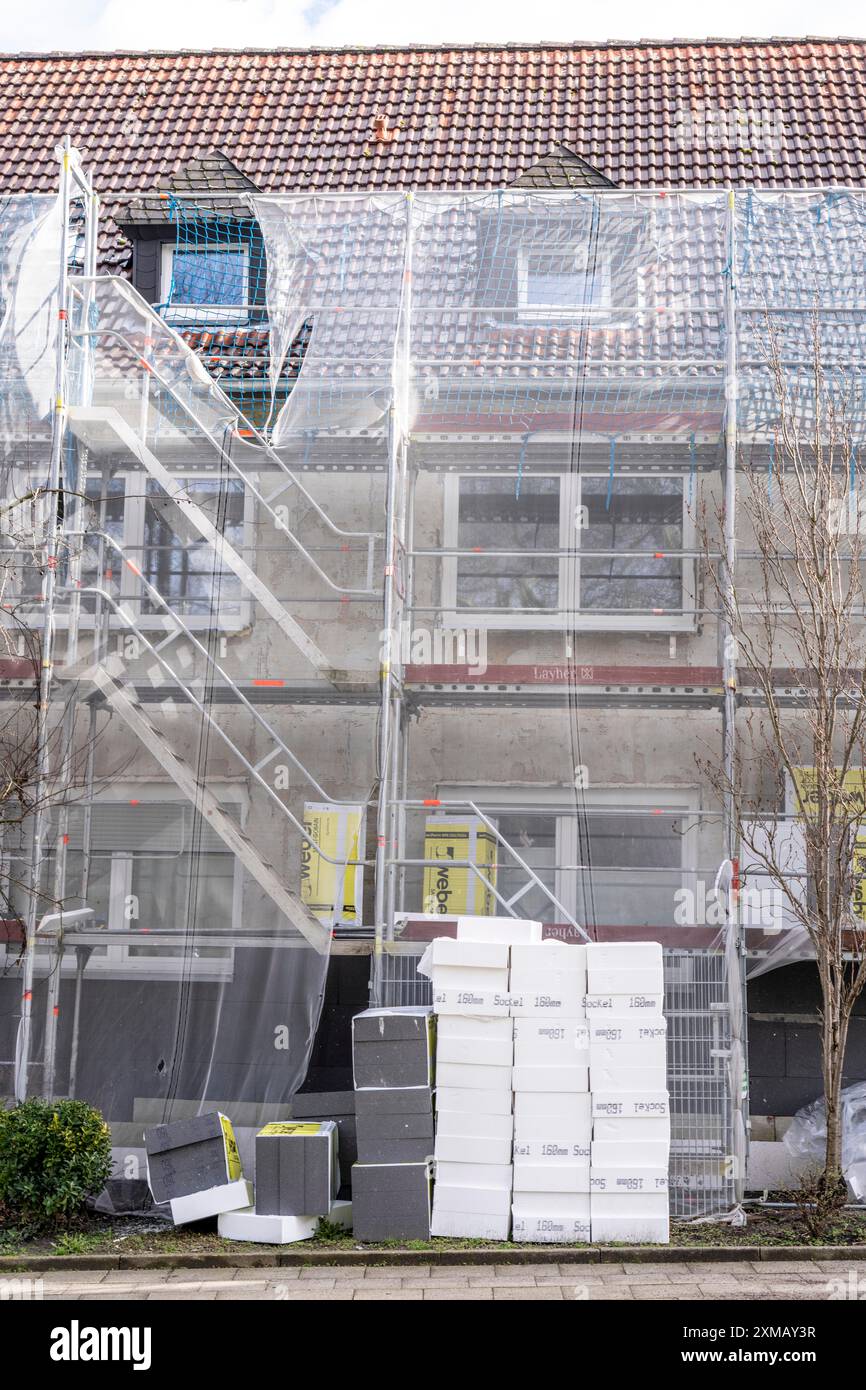 Energetic refurbishment of residential buildings, older apartment ...