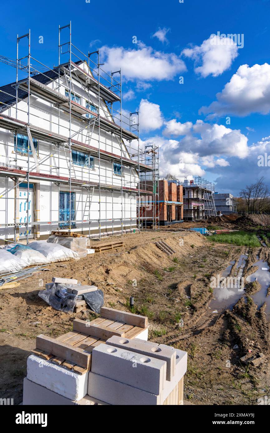 New-build neighbourhood, around 140 detached and semi-detached houses ...