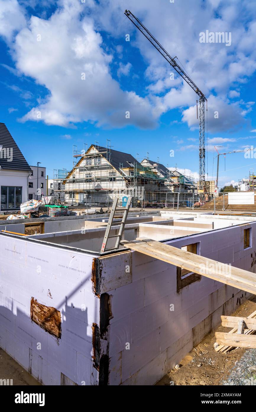 New-build neighbourhood, around 140 detached and semi-detached houses ...