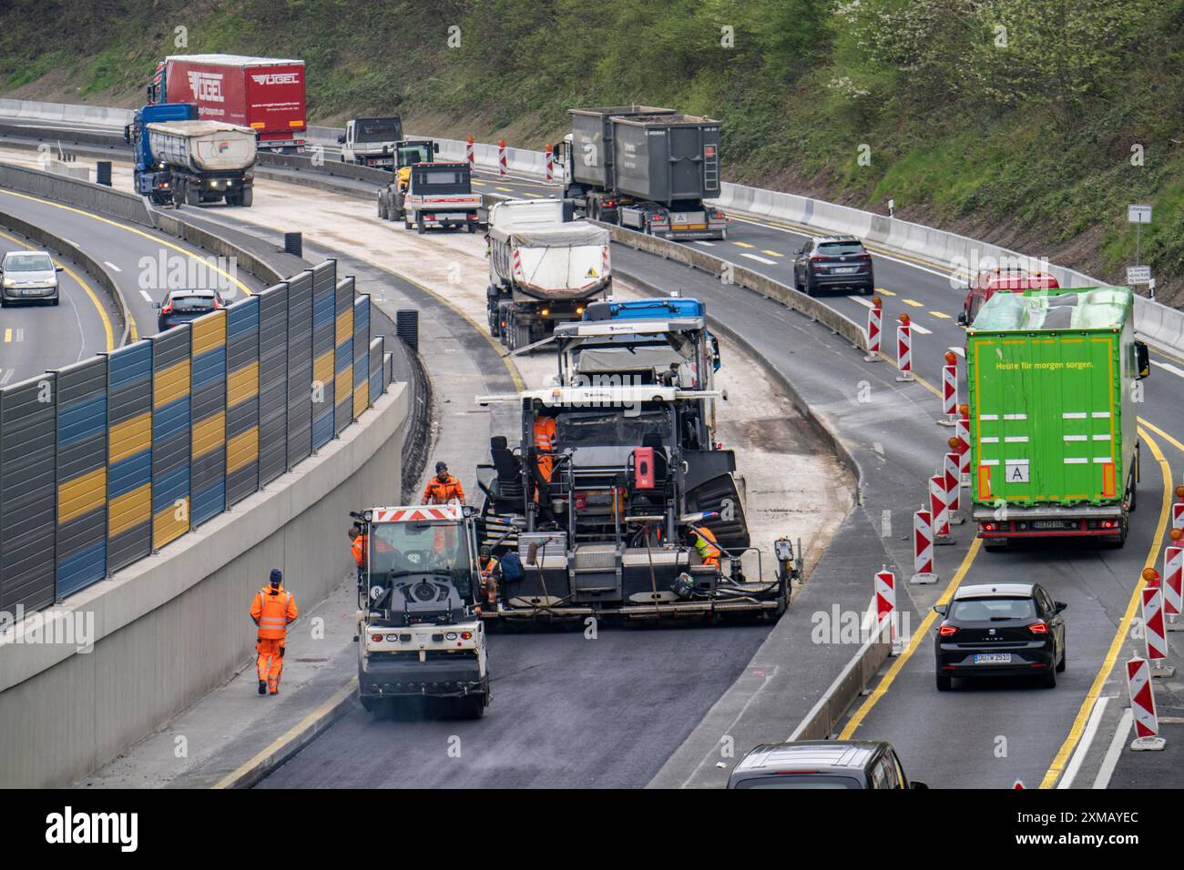Motorway construction site on the A52 in Essen Basic refurbishment of ...