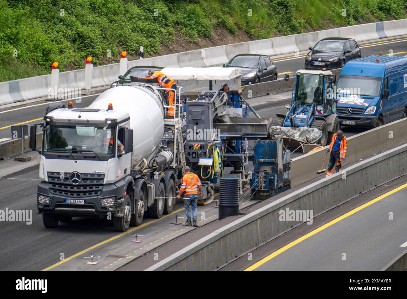 Motorway construction site on the A52 in Essen, basic renovation of the ...