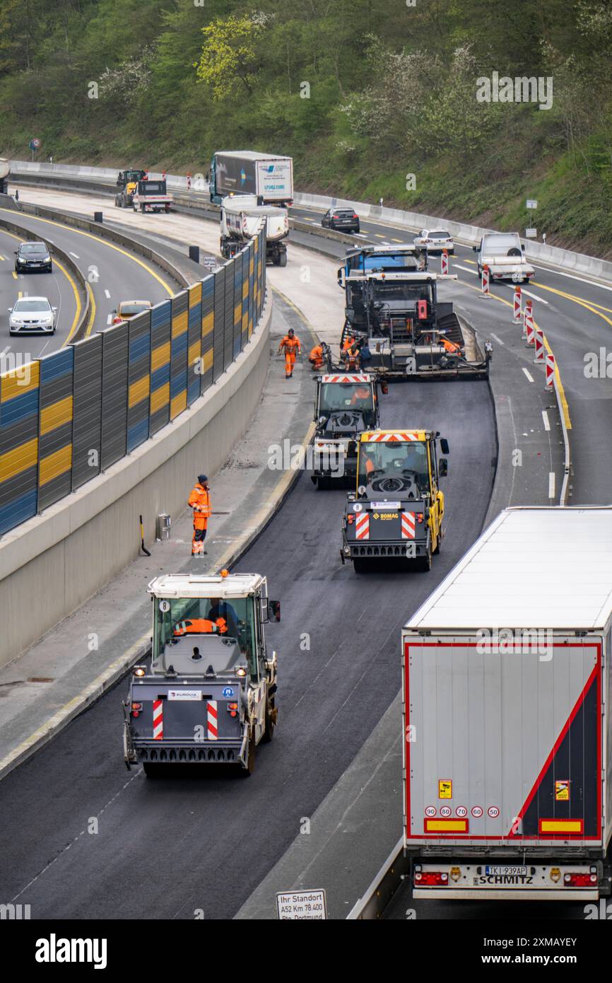 Motorway construction site on the A52 in Essen Basic refurbishment of ...