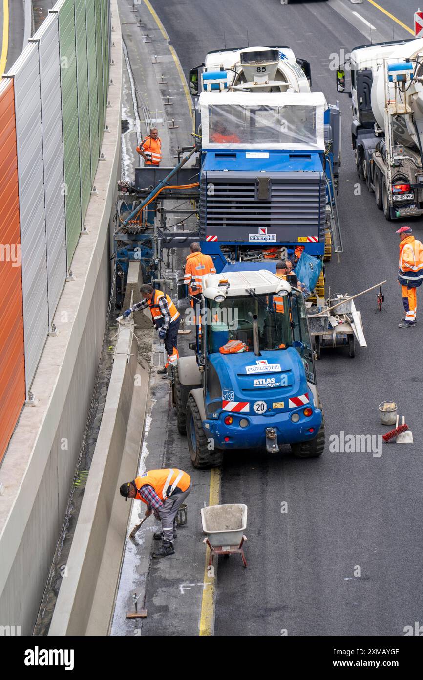 Motorway construction site on the A52 in Essen, basic renovation of the ...