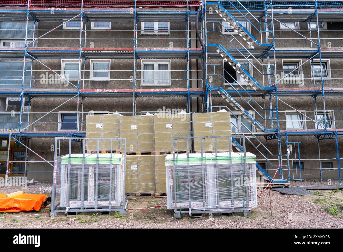Energy-efficient refurbishment of an apartment block, thermal ...