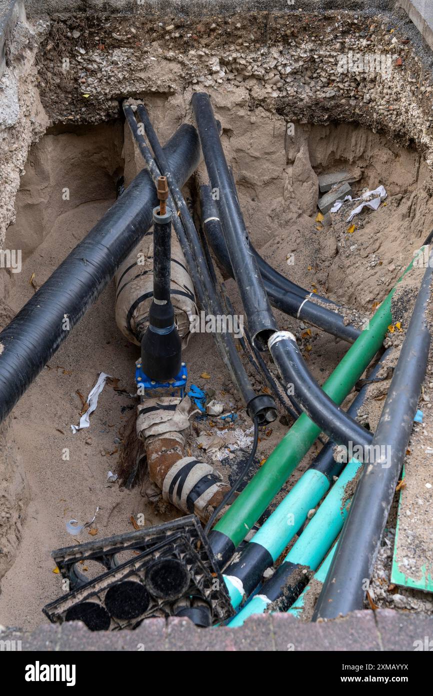 Construction site, excavation pit, work on supply lines, various types ...