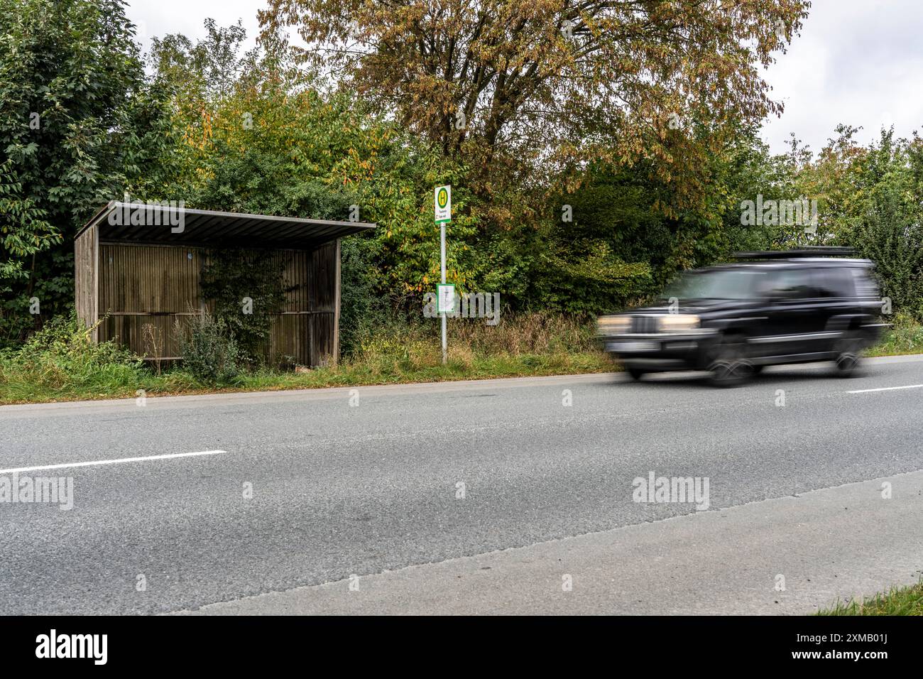 Bus stop in the countryside, on the L828, on Eggestrasse, neglected bus ...