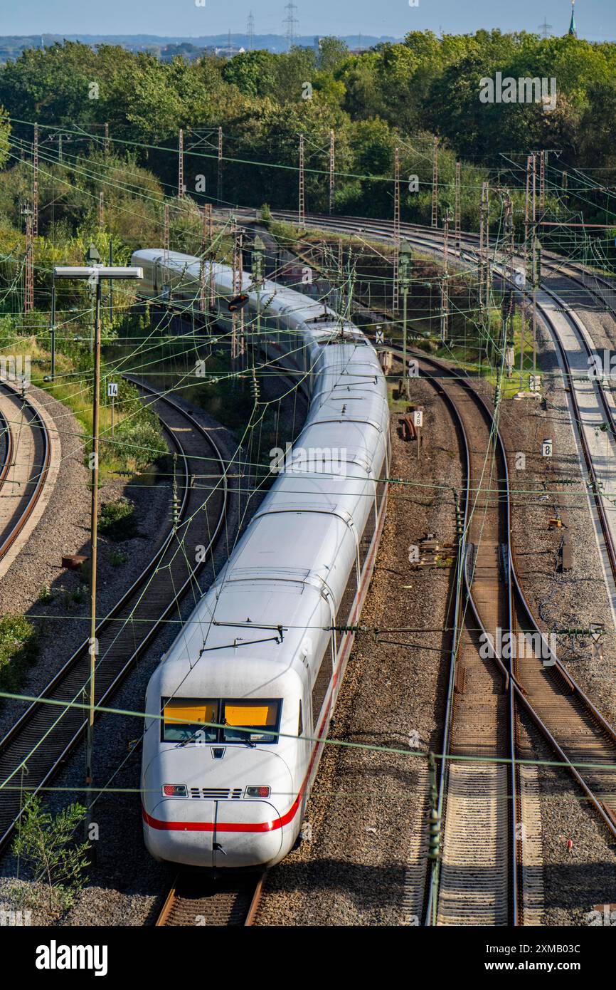 Tracks in front of Essen main station, 7 parallel tracks, ICE 2 train ...