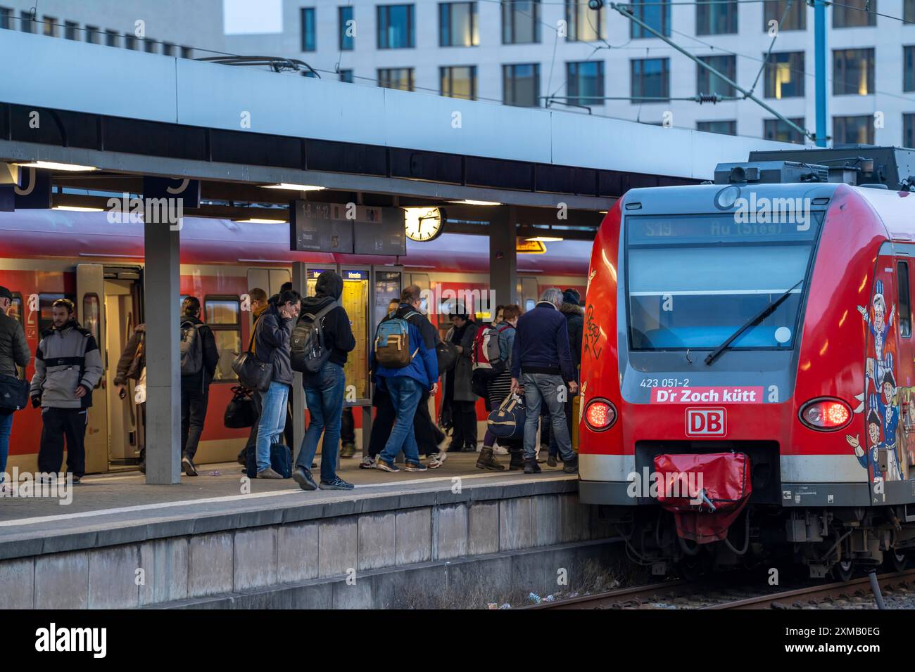 Cologne-Deutz railway station, platform for local trains, S-Bahn ...